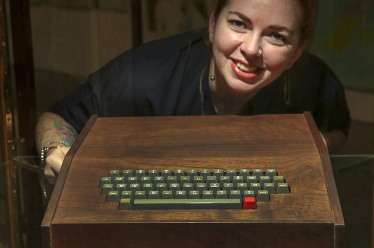 An Original And Working Apple-1 Computer Sold For $500,000 | Eyerys