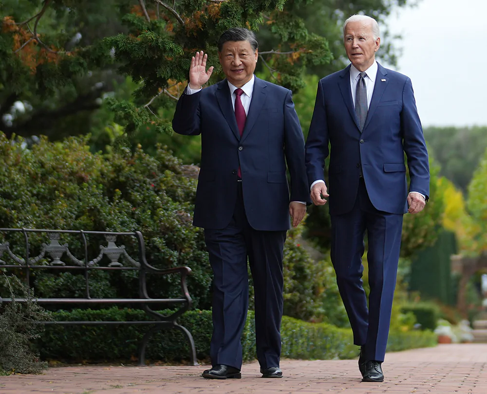 How An Old Photo Of Xi Jinping Posing At The Golden Gate Bridge Becomes ...