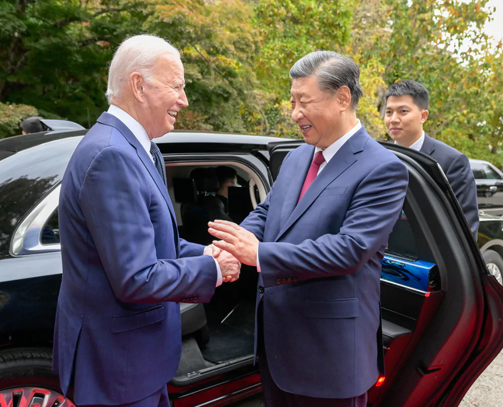 How An Old Photo Of Xi Jinping Posing At The Golden Gate Bridge Becomes ...