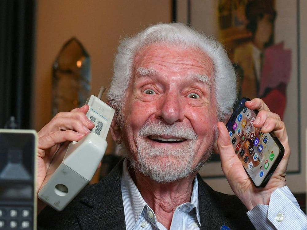 Everyone Is A 'Little Obsessed' With Their Smartphones That 'They Are ...