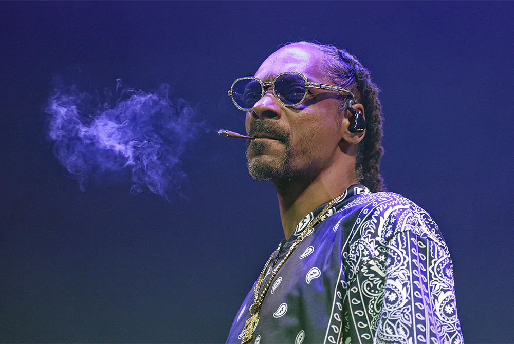 Snoop Dogg Is 'Giving Up Smoke' And Literally Divides His Fans On ...