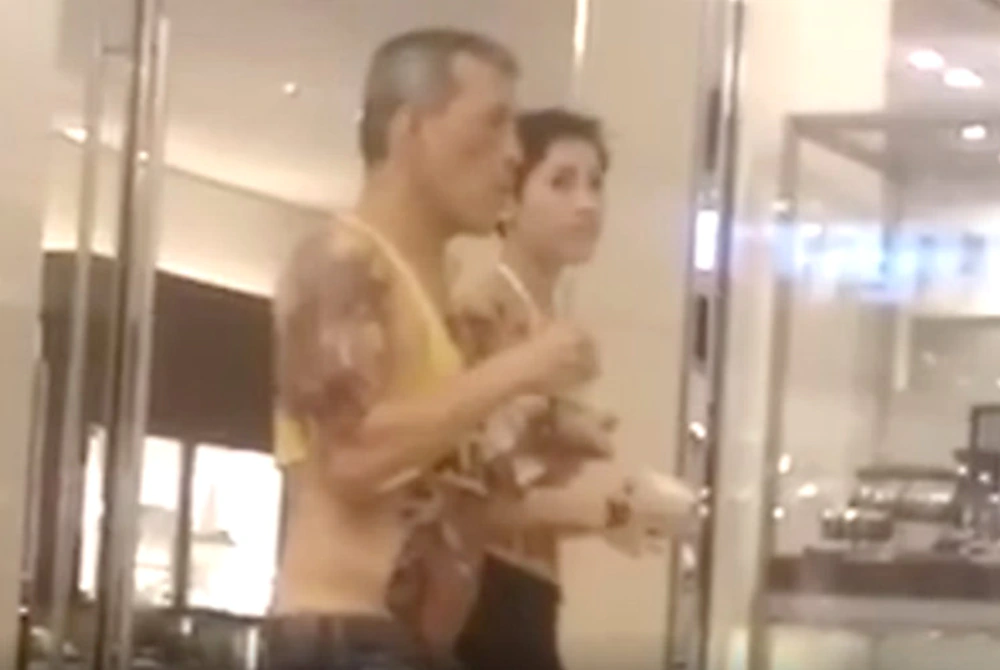 His Majesty, The Poodle-Loving Crop-Top Monarch That Created The Most Prohibited Photos Of The ...