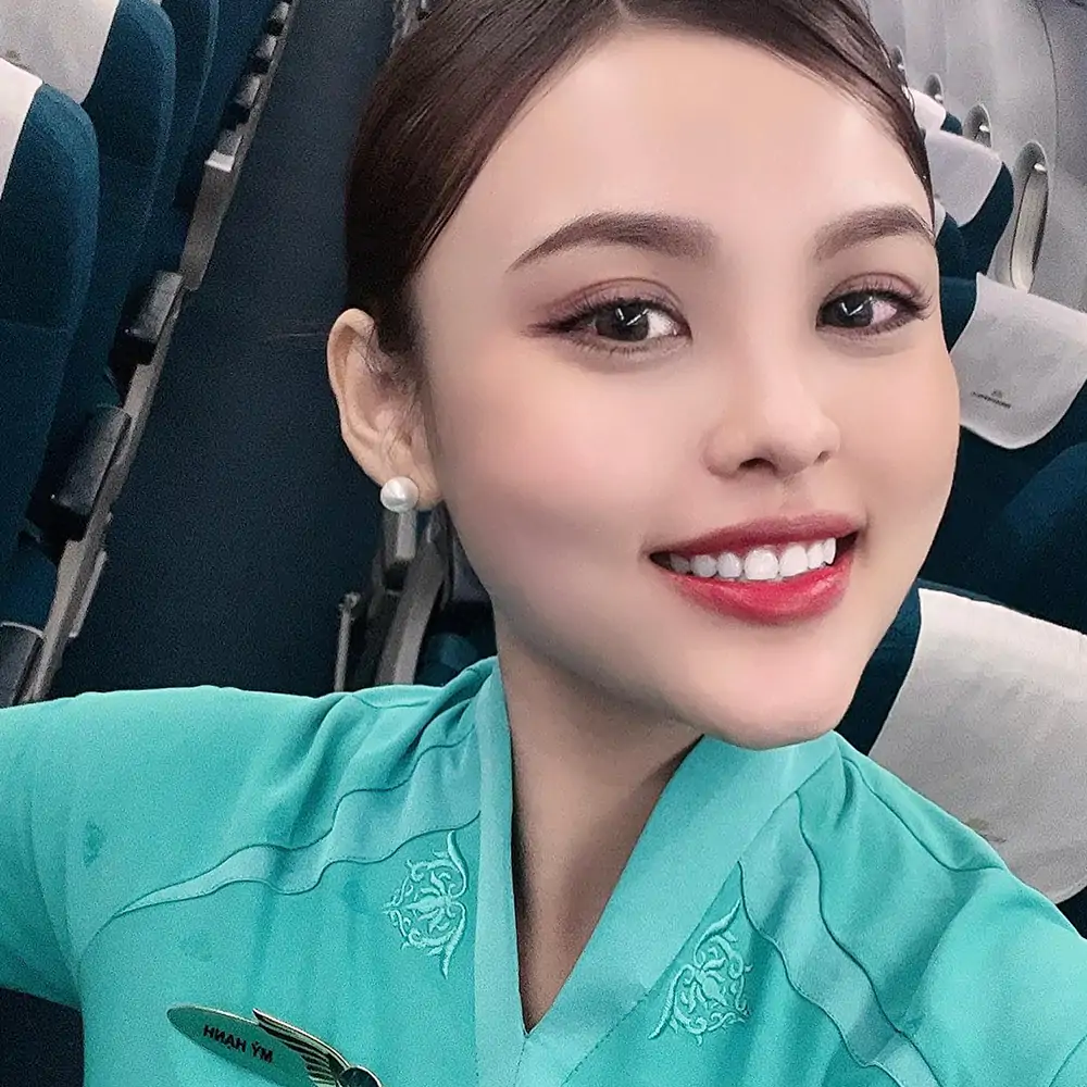 A Former Vietnamese Flight Attendant Gained Fame After Becoming The Head Of An Online ...